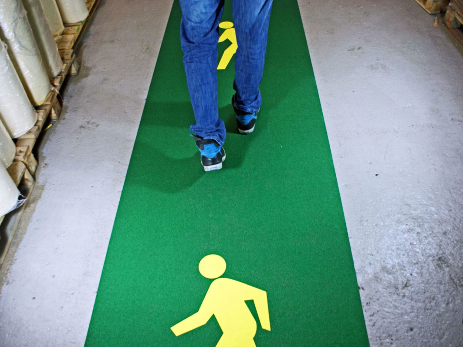 Anti Slip Walkway - Safe Walkway System – Barriers4u – Crowd Control ...